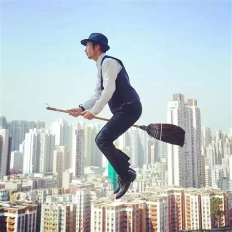 哈利波特扫把飞行图片 波特飞天扫帚图片 波特图片 大山谷图库