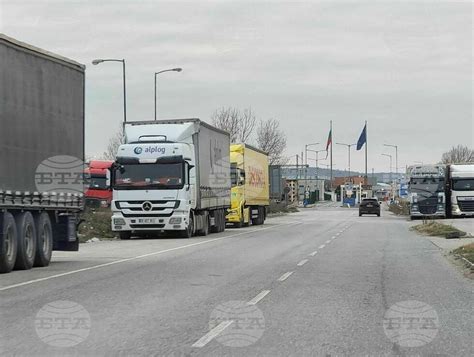 Интензивен е трафикът на граничния пункт „Лесово“ на изход за товарни