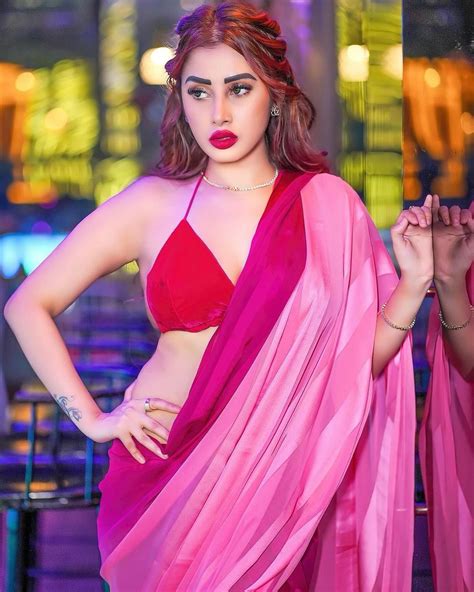Jiya Roy Chubby Navel Exposed In Bikini Blouse And Saree