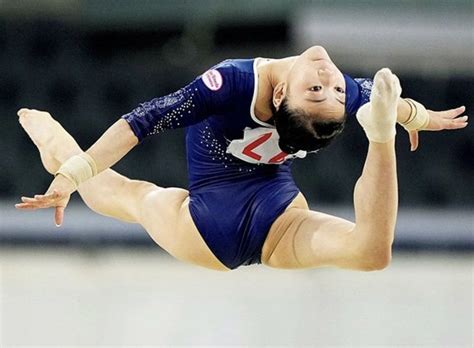 ボード女子体操アスリートのピン