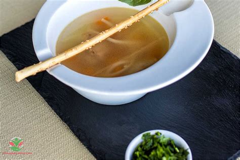 Bouillon De Poulet Recettes Bienfaits Et Astuces Pour Une Cuisine