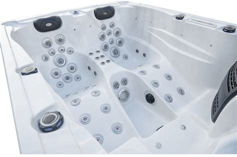 Supply Luxury 3 Person Hot Tub 68pcs Massage Jets Outdoor Hot Tub Spa