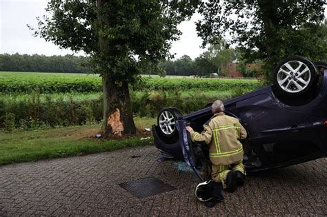 Vrouw Uit Gasselternijveen Zwaar Gewond Na Botsing Met Boom