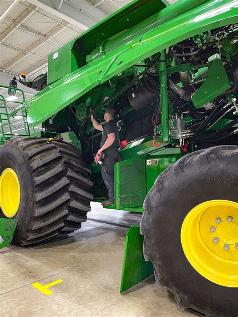 Why Should I Become An Agriculture Equipment Technician Koenig Equipment