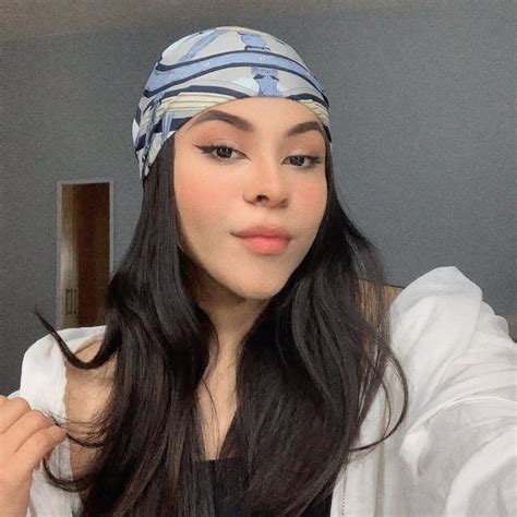 𝕯𝖆𝖒𝖆𝖗𝖎𝖘 𝕽𝖉𝖟 Damaris 2417 • Threads Say More