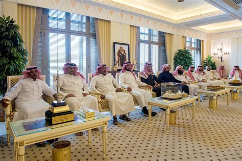 ثقافي سمو الأمير فيصل بن مشعل بن سعود يستقبل هواة صيد الصقور بالقصيم