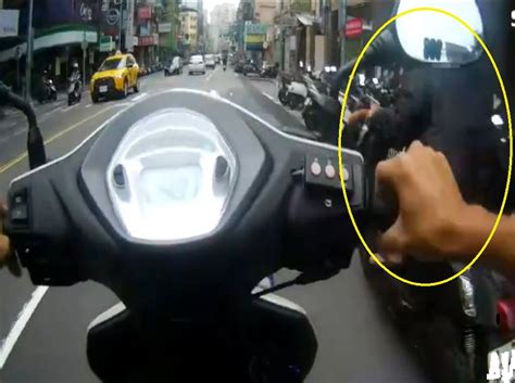 闖紅燈攔查不停還企圖衝撞警 騎士菸盒藏安毒被逮 匯流新聞網