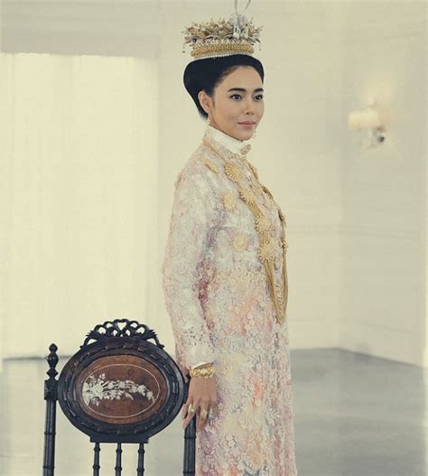 เปิดชุดเจ้าสาว “ยุวเรต” ภรรยา พล ต อ “สันต์ ศรุตานนท์”