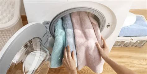 세탁한 수건에서 냄새가 나는 이유