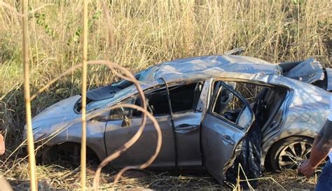 Carro Capota E Passageira Morre Em MT Acidente Deixou Adolescentes E Motorista Feridos Mato