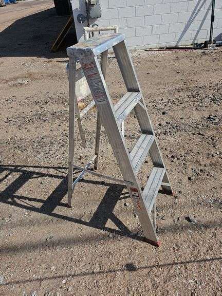 Out 4 Ft Step Ladder Isabell Auction
