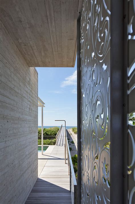 Aamodt Plumb Stacks Concrete Boxes To Form Hamptons Beach House