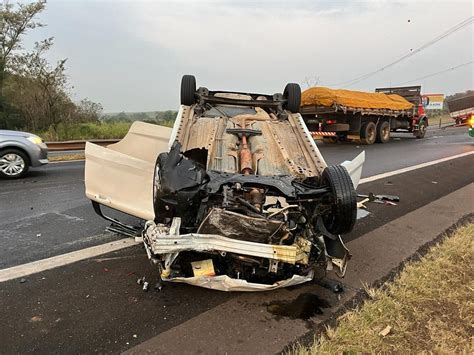 Três Carros Um Caminhão E Uma Moto Se Envolvem Em Acidente Na Sp 310
