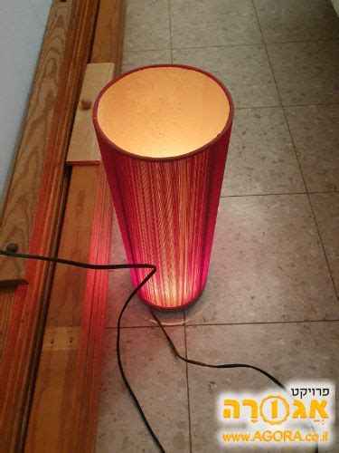 תמונה של מנורת צד אדומה למסירה בחינם מודעה 2688819