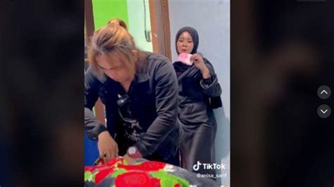 Viral Di Tiktok Ketahuan Istri Suami Menyimpan Uang Download Videonya Di Snaptik Tribunjambi Com