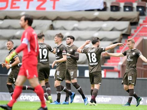Jetzt im Liveticker So läuft es für St Pauli gegen Erzgebirge Aue