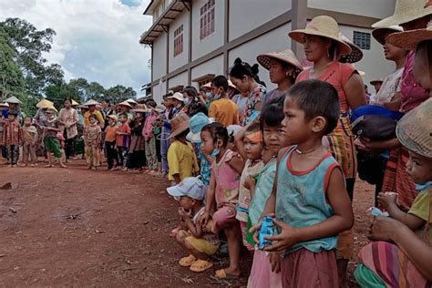Un Says About 100000 Displaced By Fighting In Myanmar Border State