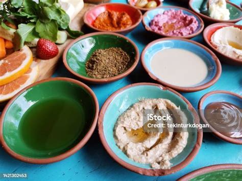 이스탄불 칠면조에서 전통적인 터키 식 아침 식사 음식 컵 제공 향기로운에 대한 스톡 사진 및 기타 이미지 향기로운 0명