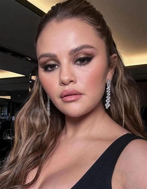 Selena Gomez Debuts Blonde Highlights And Divides Fans