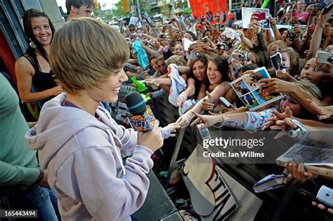 Screaming Tube Photos And Premium High Res Pictures Getty Images