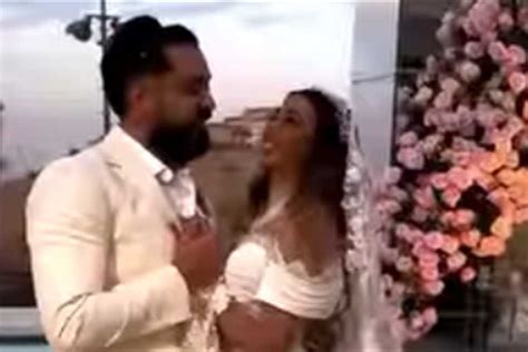 الفنان حاتم فهمي يحتفل بزفافه على فتاة من خارج الوسط الفني فيديو