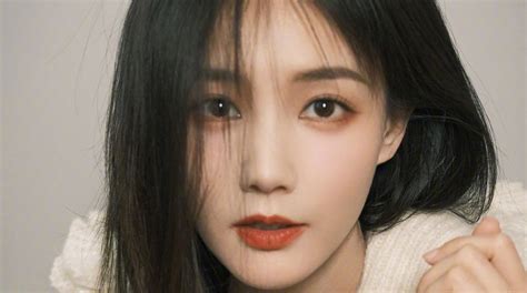 李一桐白毛衣樱桃怼脸随拍，今天是樱桃美女🍒雪雪怼脸拍真美