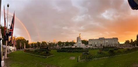 Double Rainbow Appears Over Buckingham Palace And Westminster On Eve Of Queens Funeral