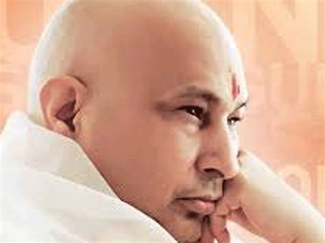 कौन हैं छतरपुर वाले गुरुजी अनन्या पांडे हेमा मालिनी से लेकर नीतू