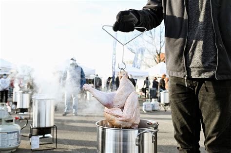 Why Frying A Turkey Is So Dangerous The Online Encyclopedia For Carnivorous Connoisseurs