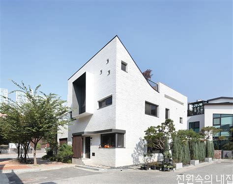 가족의 행복을 기록하는 하얀 집 House 전원주택있는 월간 전원속의 내집