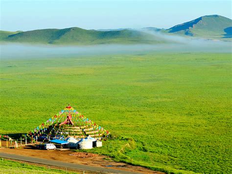 草原敖包草原敖包图片敖包大山谷图库