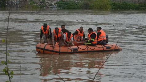 मोठी बातमी प्रवरा नदीत शोधकार्य सुरू असताना Sdrf ची बोट उलटून तिघांचा