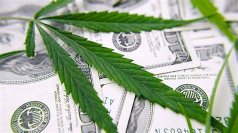 대마초 잎 달러 법안에 마리화나의 녹색 잎 돈과 대 마 마약 사업의 합법화 개념 Cbd 오일 1 센트에 대한 스톡 사진 및 기타 이미지 Istock