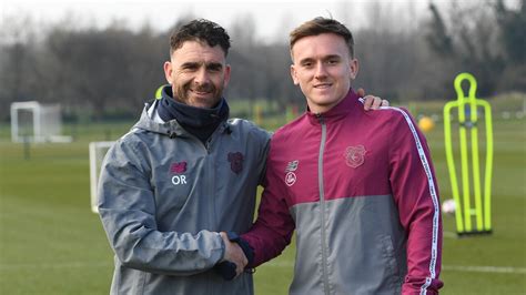 공홈 카디프 시티 아이작 데이비스 재계약 축구 소식통 에펨코리아