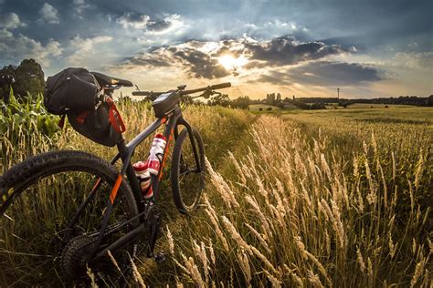 Wakacje na rowerze jak spakować się na wycieczkę bikepackingową