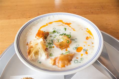 대만식 아침 식사 두유 수프 트레이 나무 테이블에 숟가락입니다 수프에 대한 스톡 사진 및 기타 이미지 수프 콩 우유 Dango Dumpling Istock