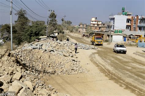 नेता जिस्काइरहेका धुलाम्मे सडक समाचार कान्तिपुर समाचार