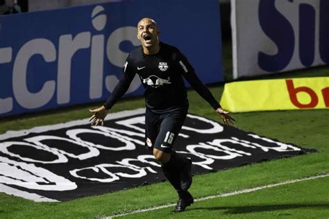Palmeiras sofre três gols e é derrotado pelo RB Bragantino