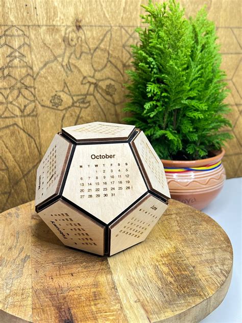 Calendar Dodecaedru 2025 Etnik