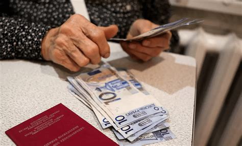 Минимальные трудовые и социальные пенсии пересчитают в Беларуси с 1 февраля 2023 года