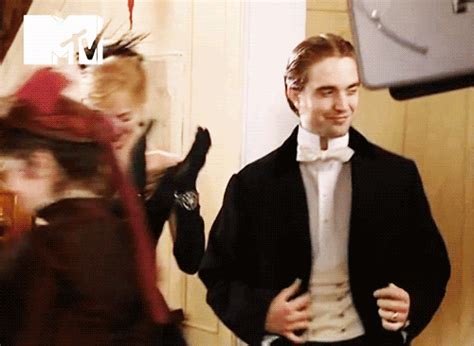 Robert Pattinson Life S And 500 Screencaps Of The New Bel Ami