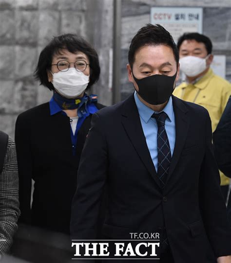 Tf포토 투표소 들어서는 정봉주 김진애 정치 기사 더팩트