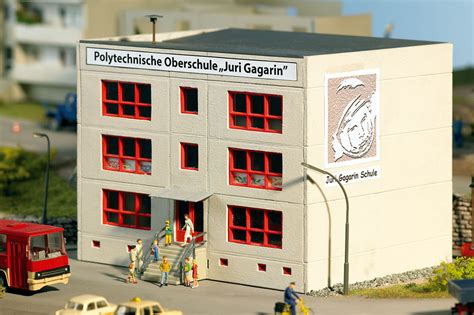 61150 Classic Line Prefab School Building Building Kit Ho Scale
