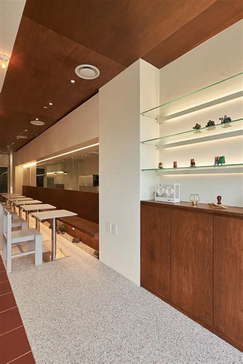 우드로 포인트를 준 고급스러운 15평 베이커리카페 인테리어 화성 오산동