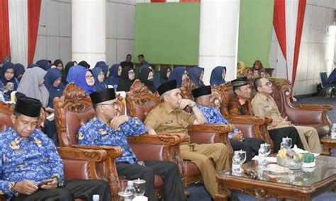 PJ Bupati Kampar Lepas Jamaah Calon Haji ASN Kabupaten Kampar Tahun H M Bekawan