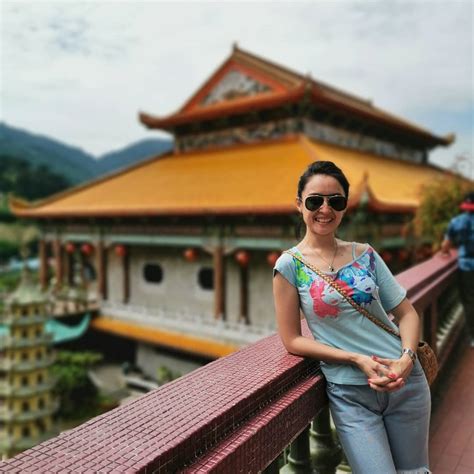 Rarely Appears Here Are 9 Latest Photos Of Presenter Putri Patricia
