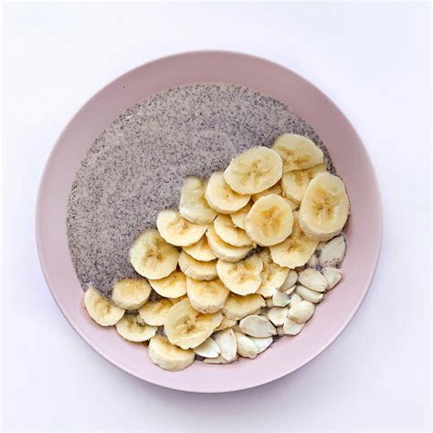 건강한 아침 식사 고명 과일 과일 샐러드 과일을 자르다 균형 잡힌 식단 꿀 다채로운 달콤한 딸기 맛있는 맛있는 간식 먹음직스러운 바나나 브런치