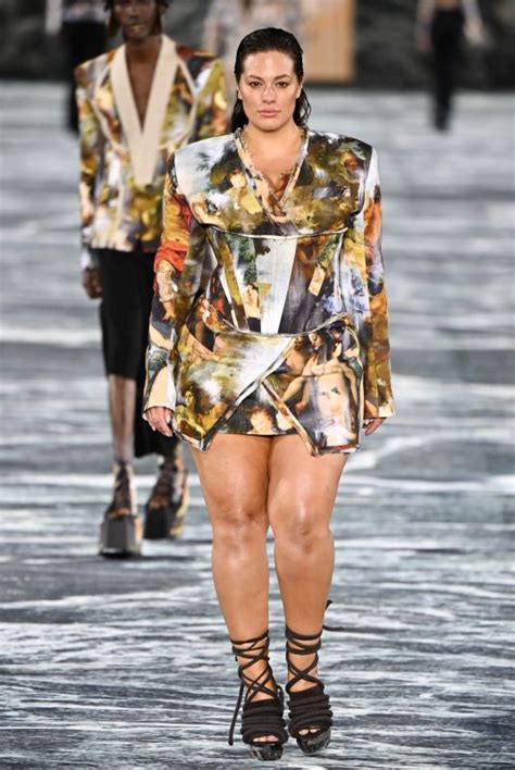 Ashley Graham Walks Runway At Balmain Show At Paris Fashion Week 09 28