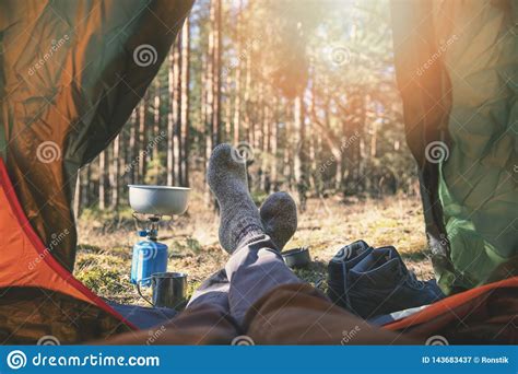 Campeggio All Aperto Di Smania Dei Viaggi Piedi Del Viaggiatore Dalla