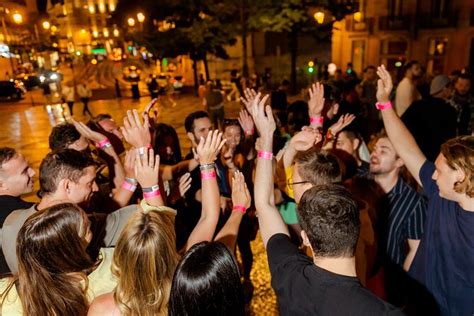 5h Lisbon Night Pubcrawl 1h Open Bar Shots Vip Club Entry